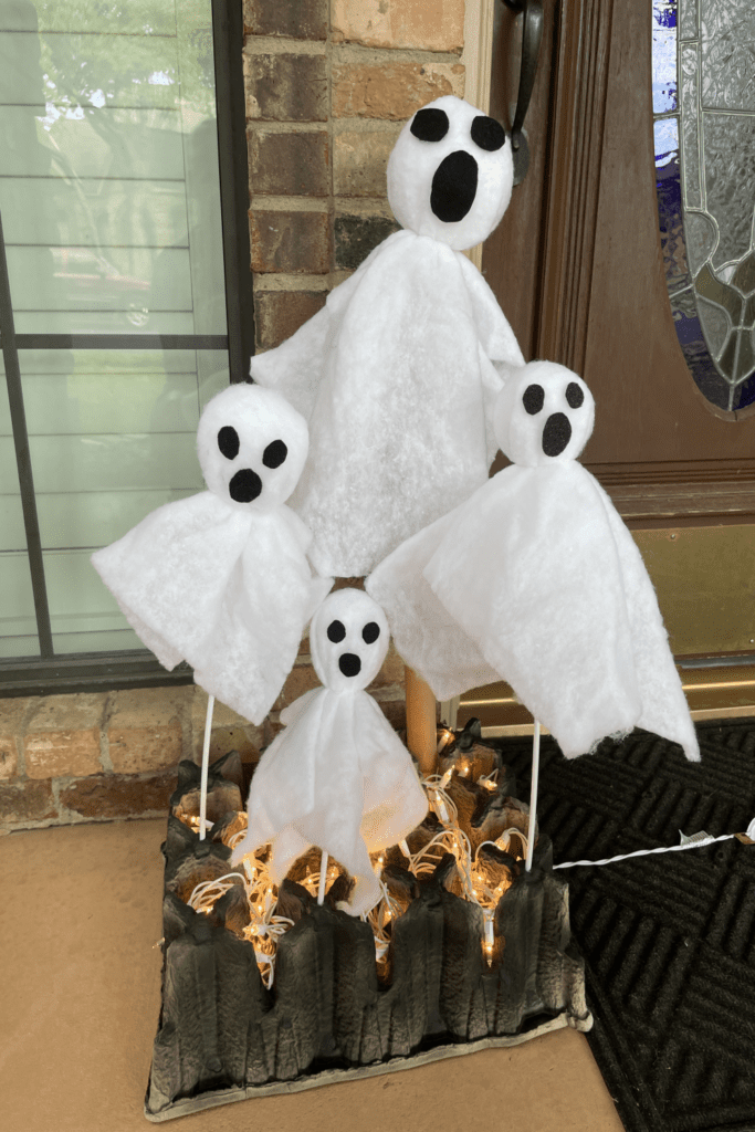 Super Easy Yard Ghosts DIY For Halloween Decorations - Six Star Family Fun