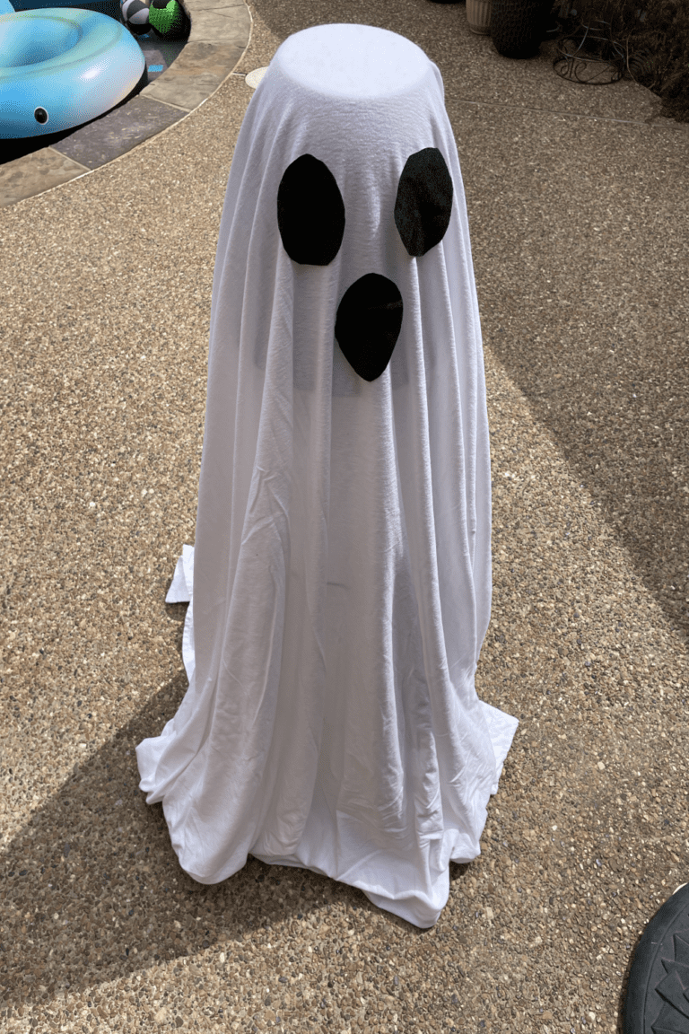 Super Easy Yard Ghosts DIY For Halloween Decorations - Six Star Family Fun